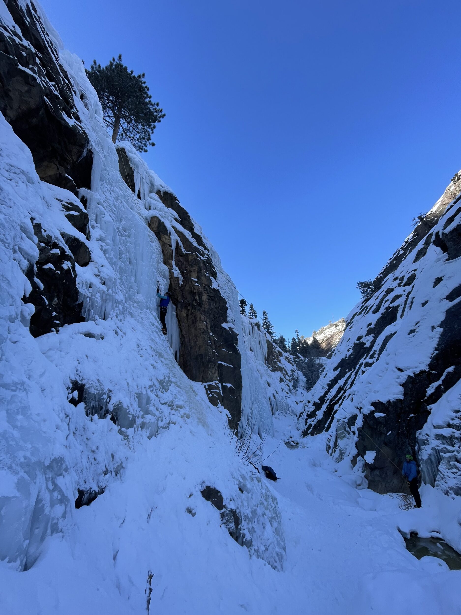 Ouray Ice Park - Aspen Expeditions